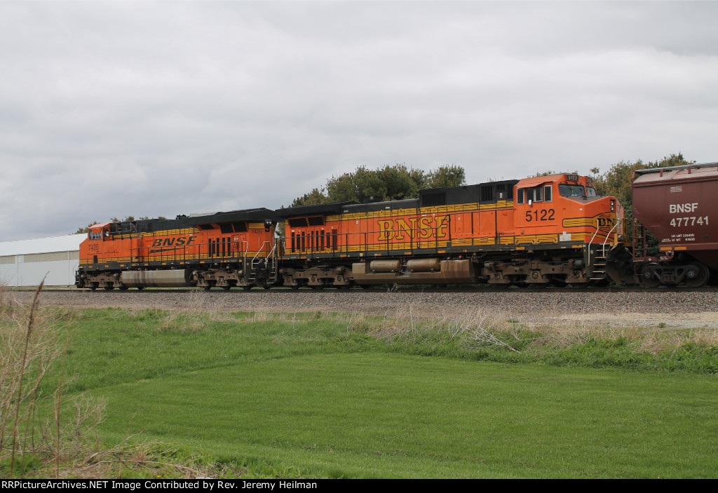 BNSF 5122 & 7420 (1)